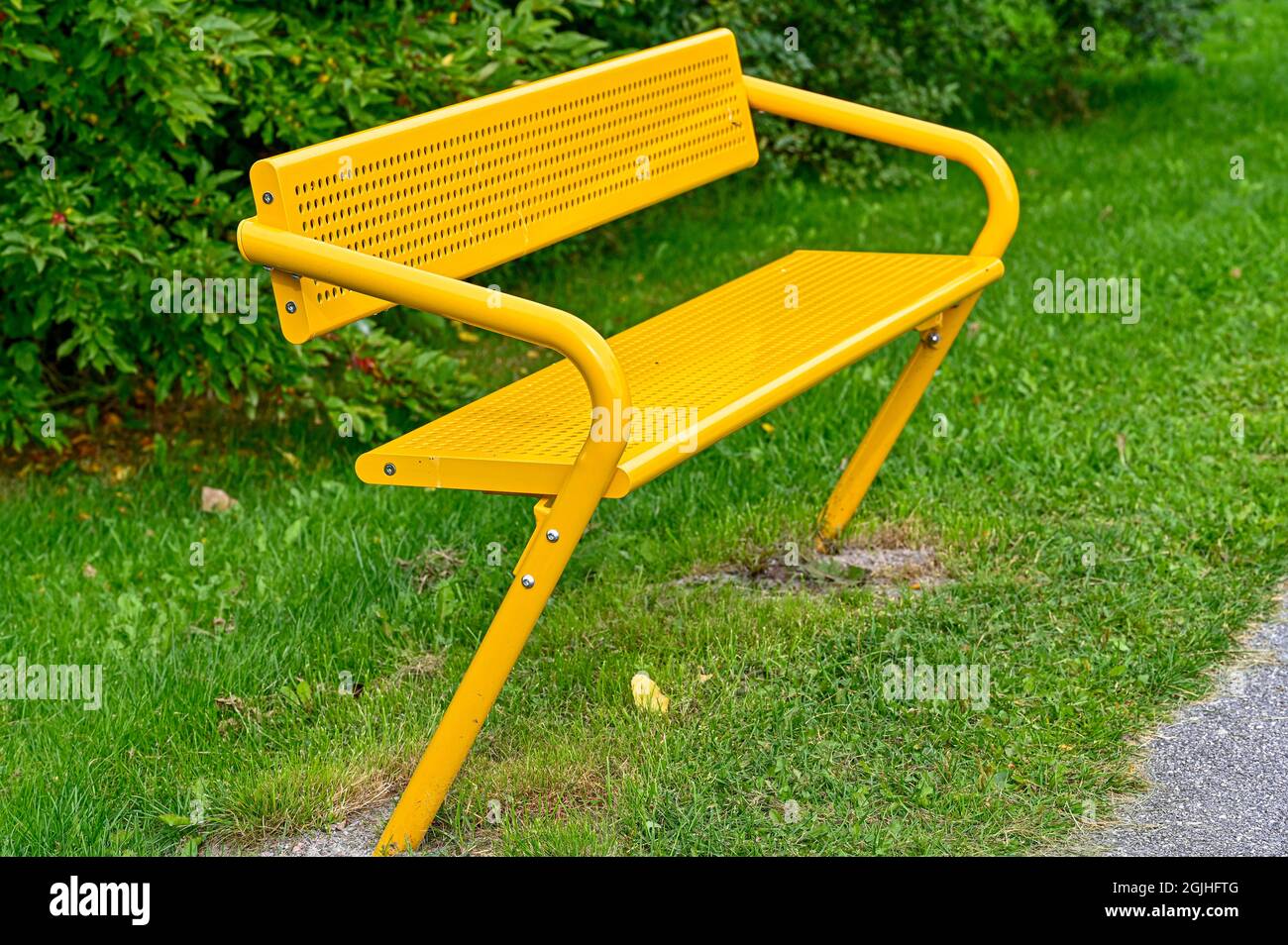 Painted metal bench hi-res stock photography and images - Alamy
