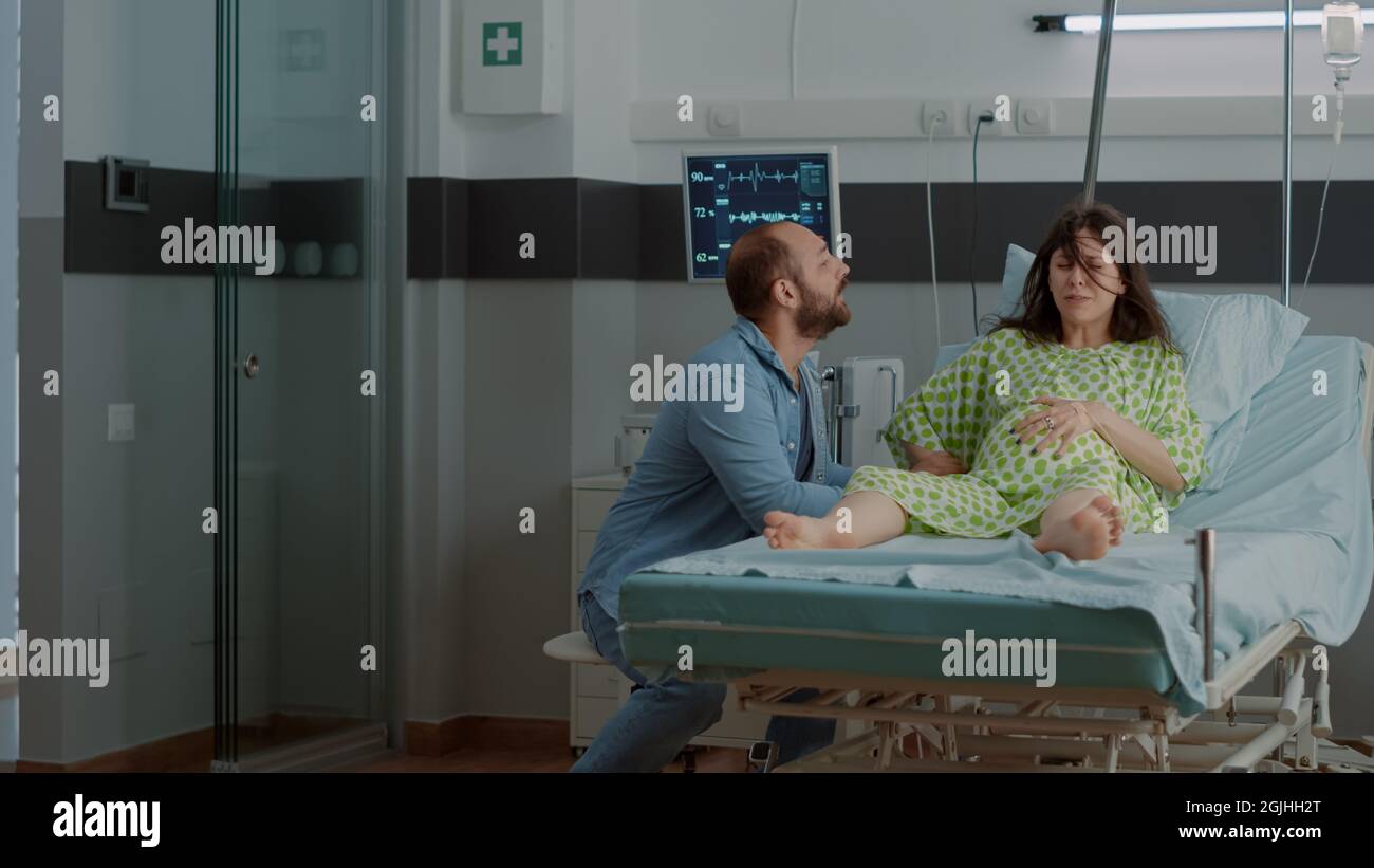 Woman pregnant with man screaming labor hi-res stock photography and ...