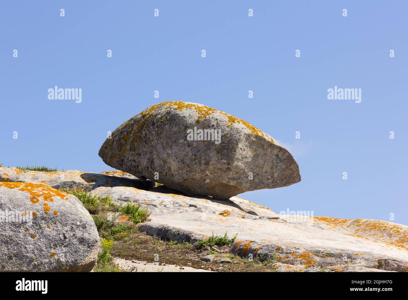 Large rock on top of another large rock in equilibrium Stock Photo - Alamy