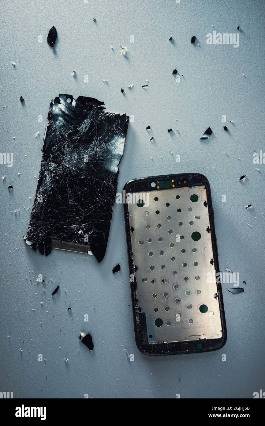 Smashed phone hi-res stock photography and images - Alamy