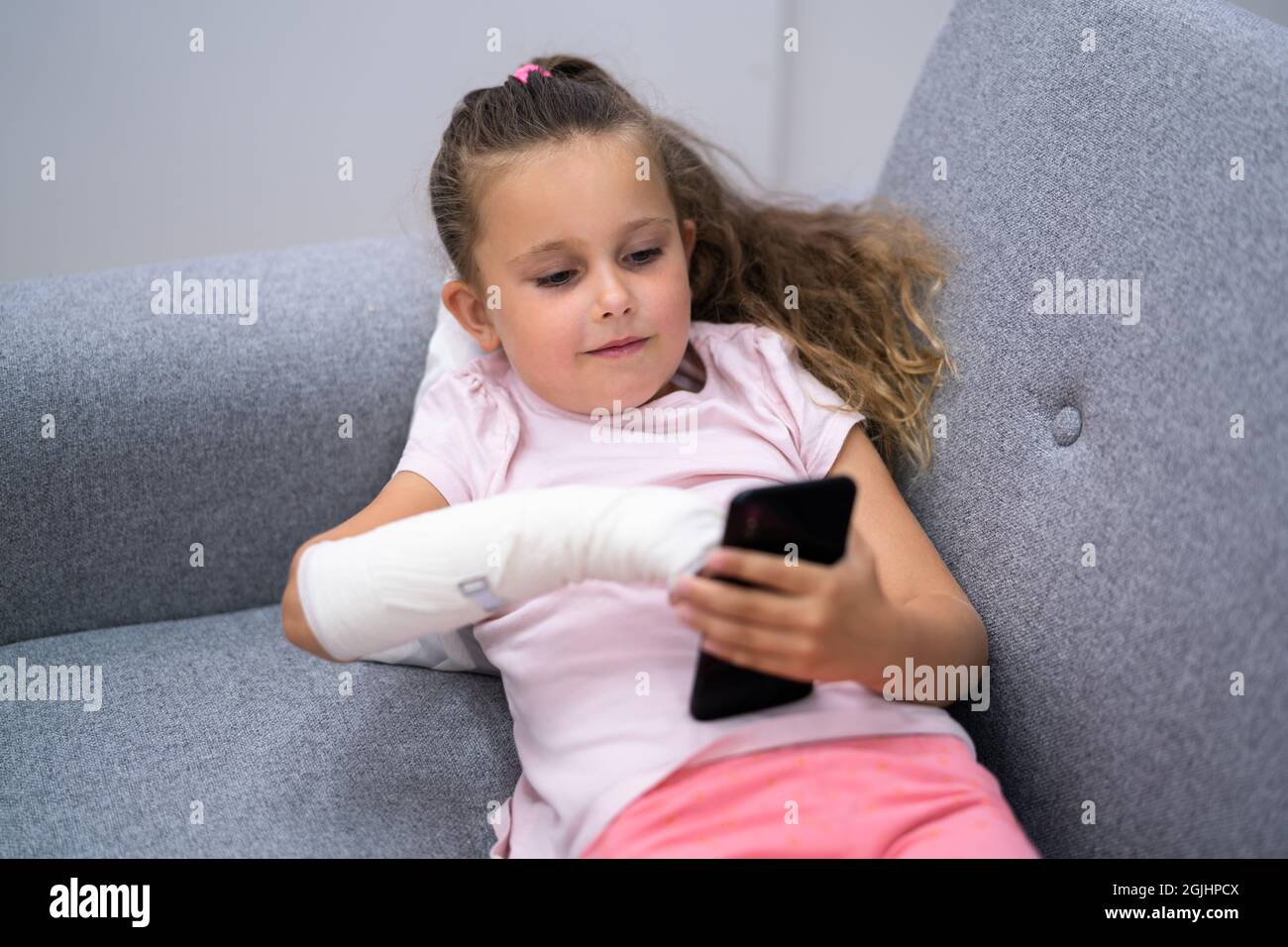 Arm cast girl hi-res stock photography and images - Alamy