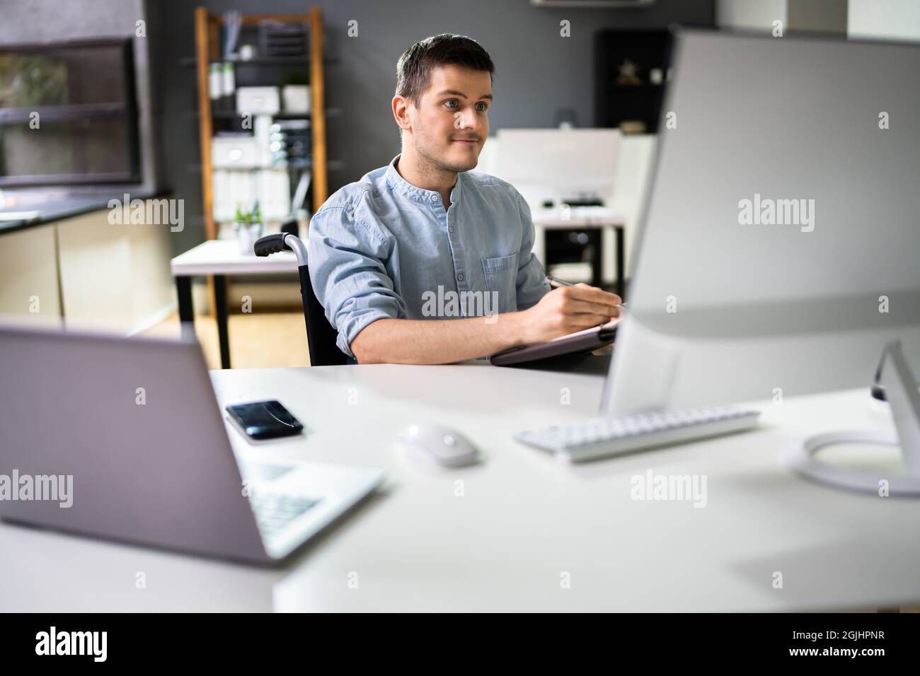Virtual Online Training Lecture And Coaching Meeting Stock Photo - Alamy