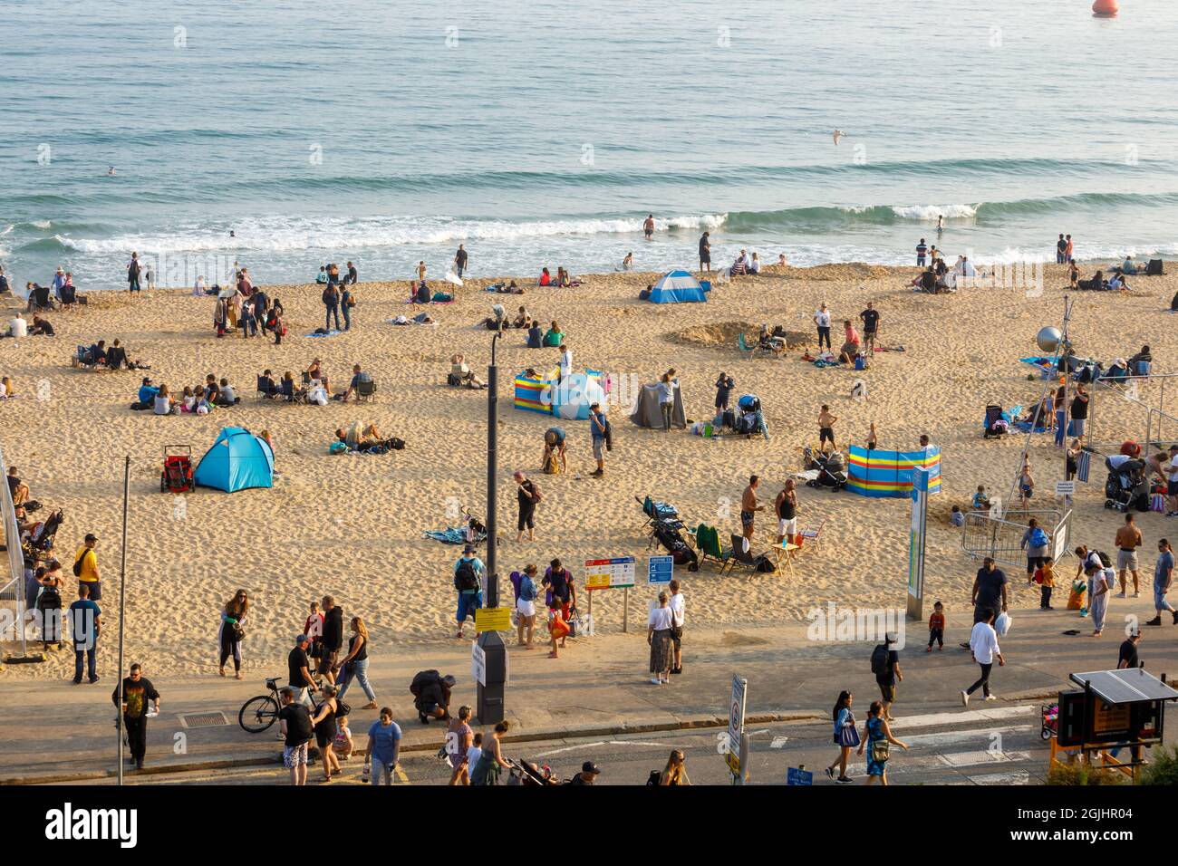 Bournemouth busy beach hi-res stock photography and images - Alamy