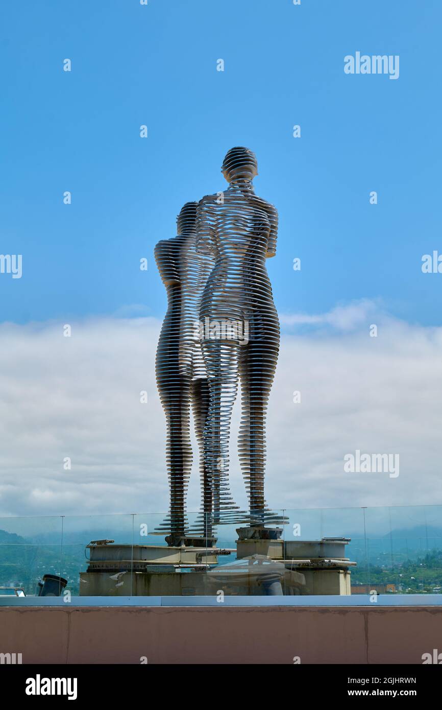Statue of Ali and Nino in Batumi Stock Photo - Alamy