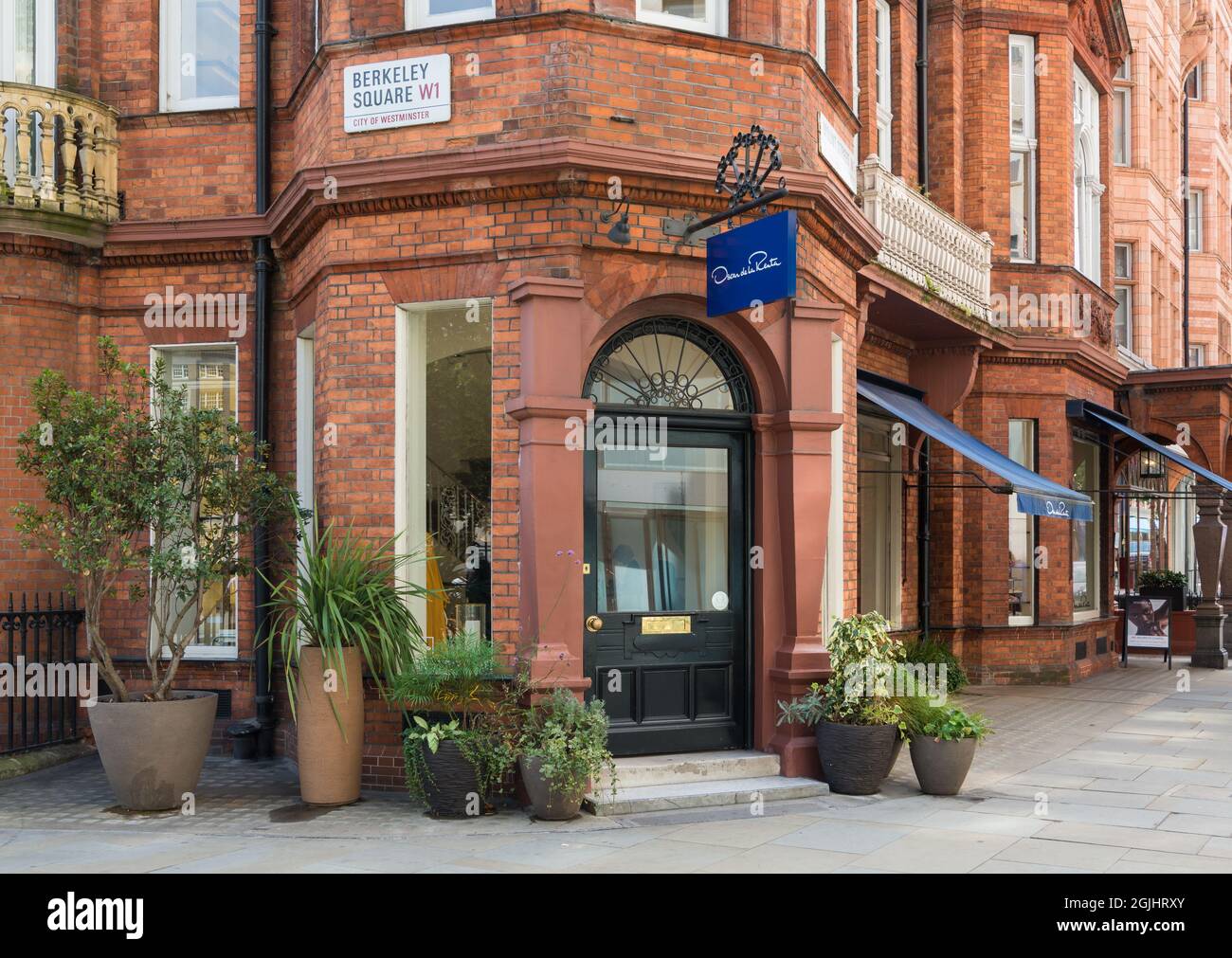 Shopfront of the Oscar de la Renta flagship fashion store, Mount Street ...