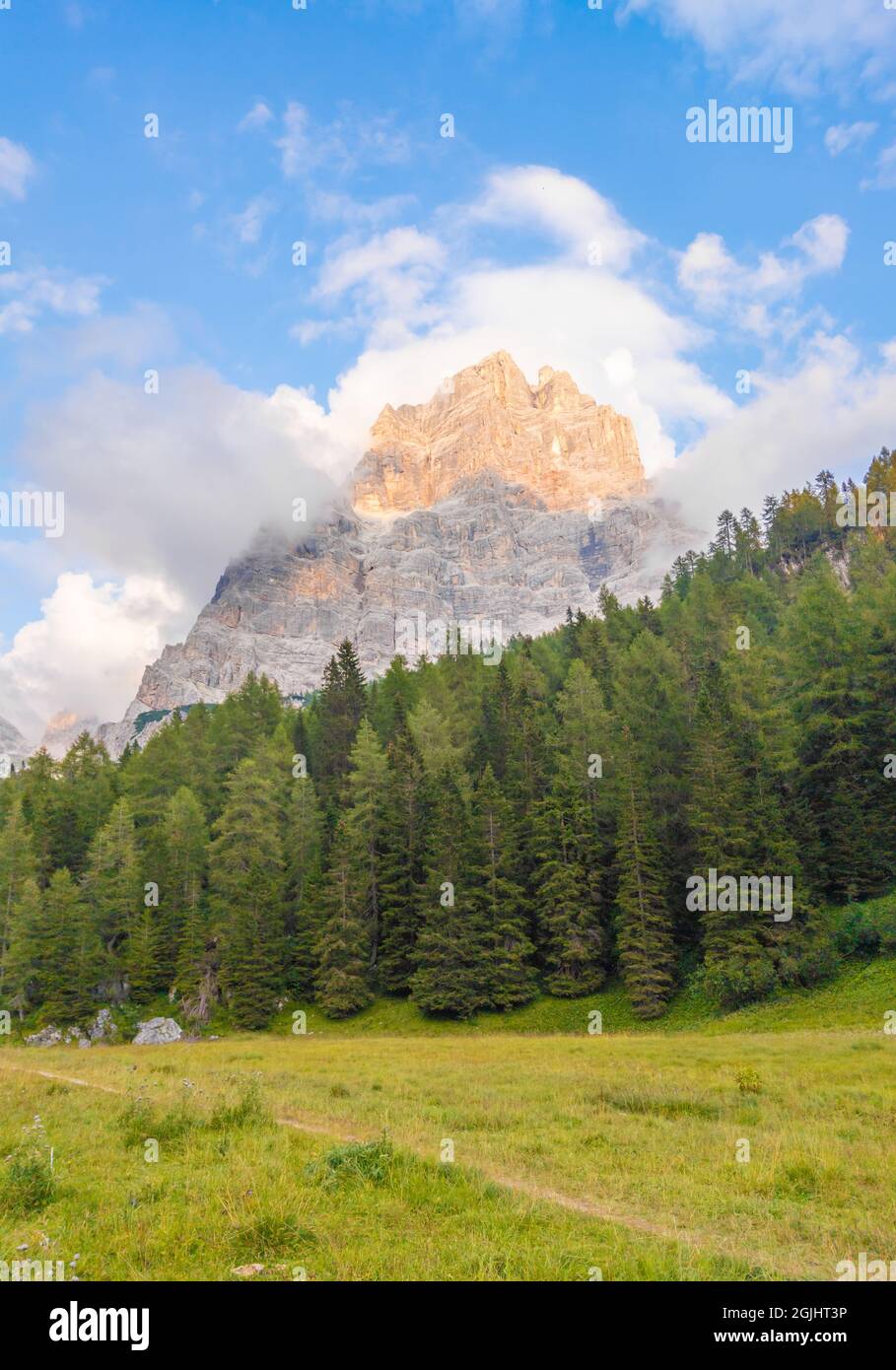 Dolomiti (Italy) - A view of the awesome Dolomites mountain range ...