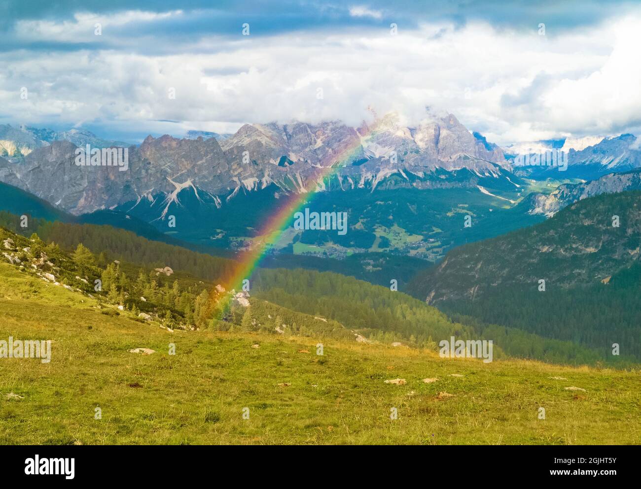 Dolomiti (Italy) - A view of the awesome Dolomites mountain range ...