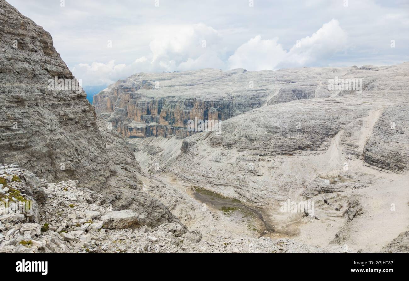 Dolomiti (Italy) - A view of the awesome Dolomites mountain range ...