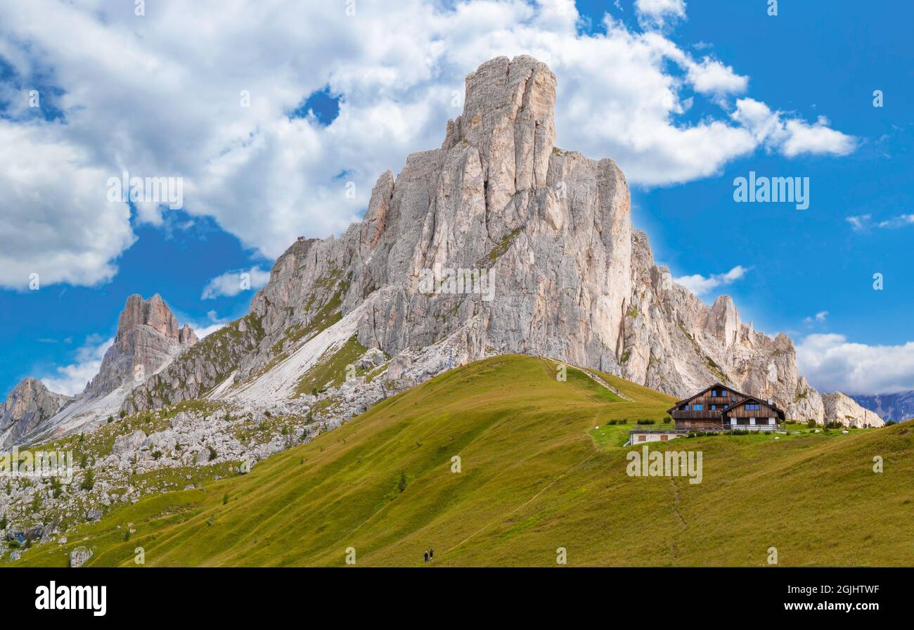 Dolomiti (Italy) - A view of the awesome Dolomites mountain range ...