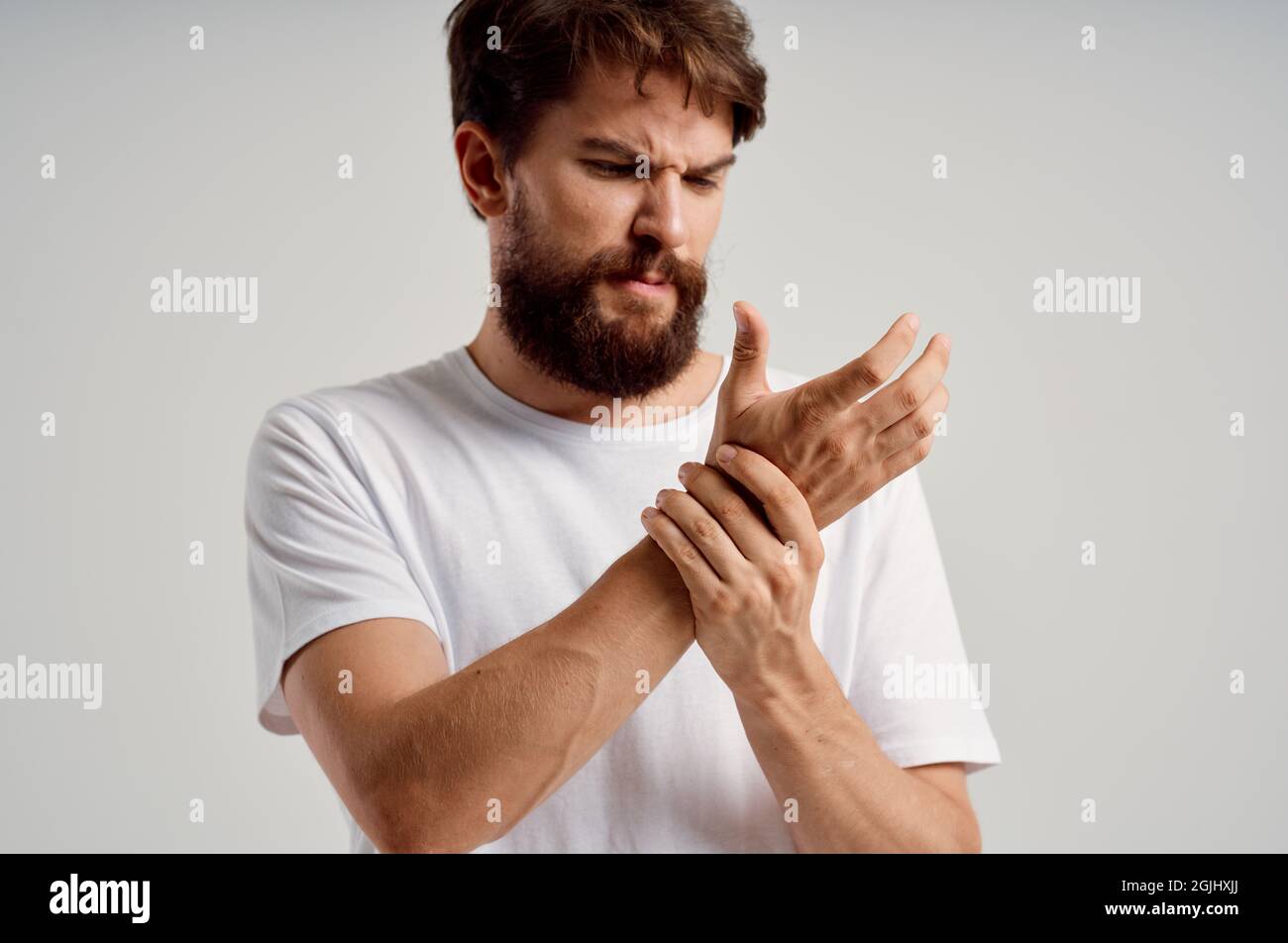 man holding hand joint pain treatment injury Stock Photo - Alamy man holding hand joint pain treatment injury Stock Photo - Alamy