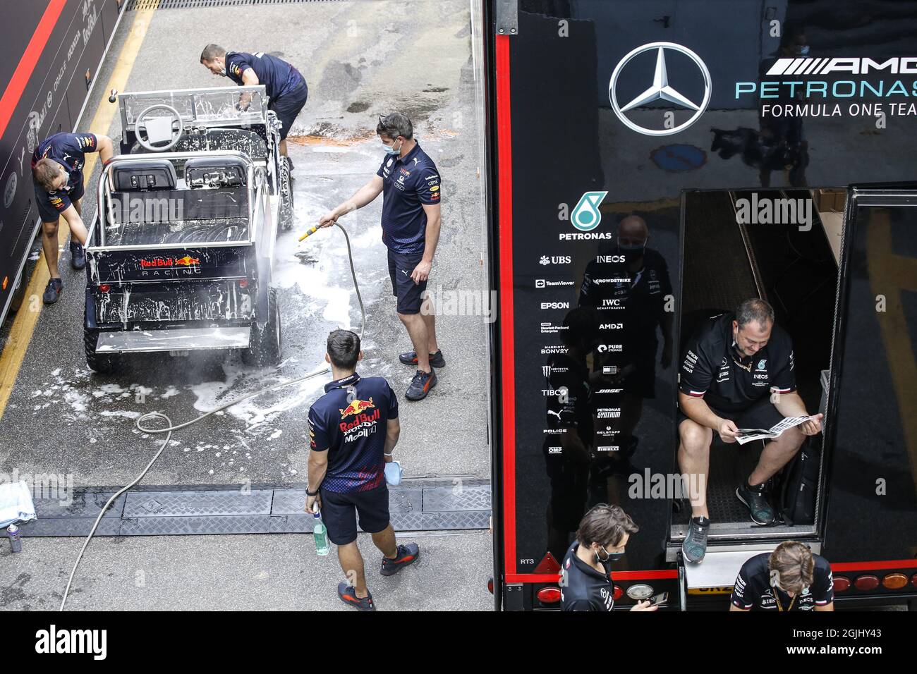 Mercedes amg f1 mechanics hi-res stock photography and images - Alamy