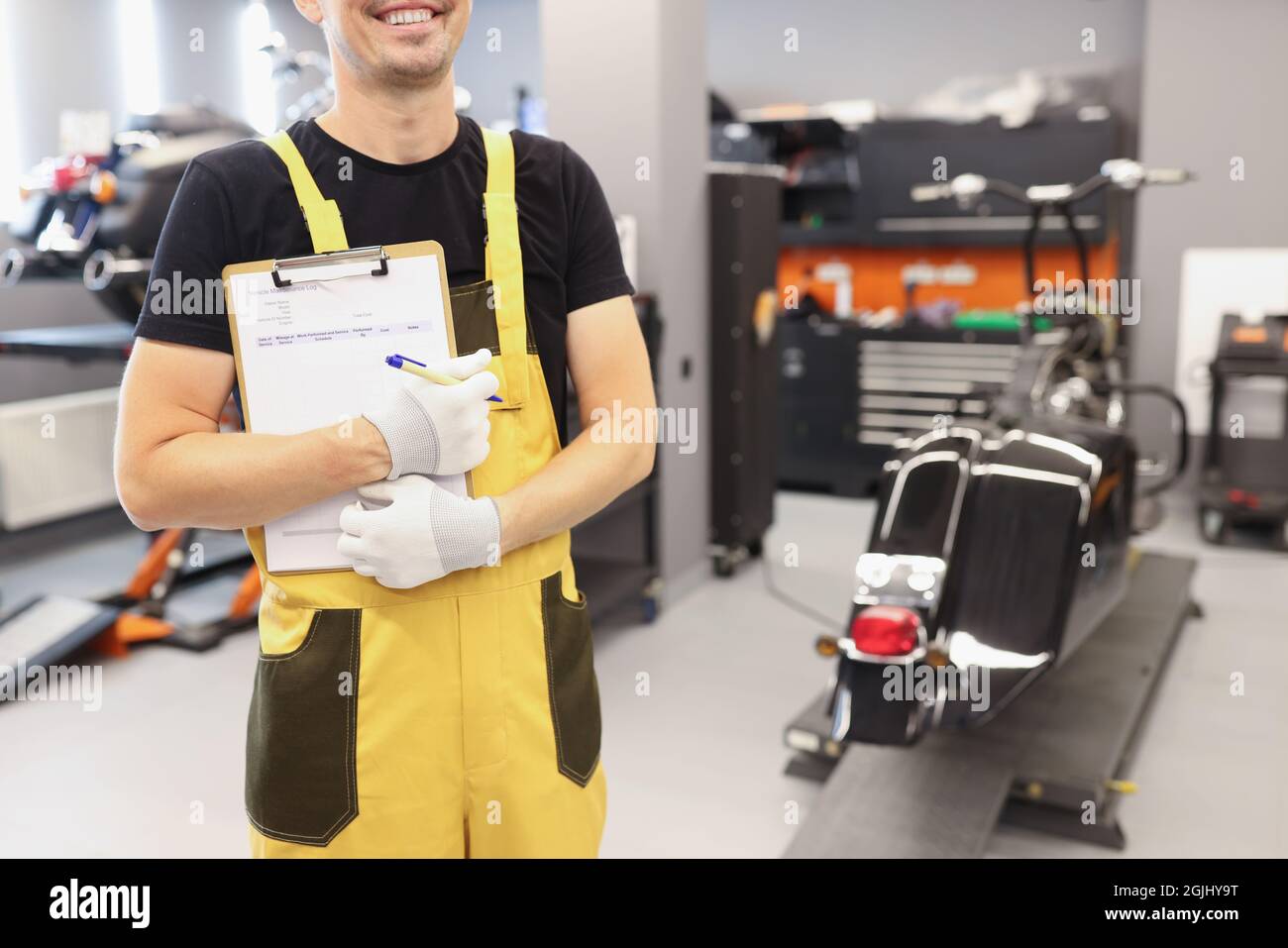 Car workshop reception hi-res stock photography and images - Alamy