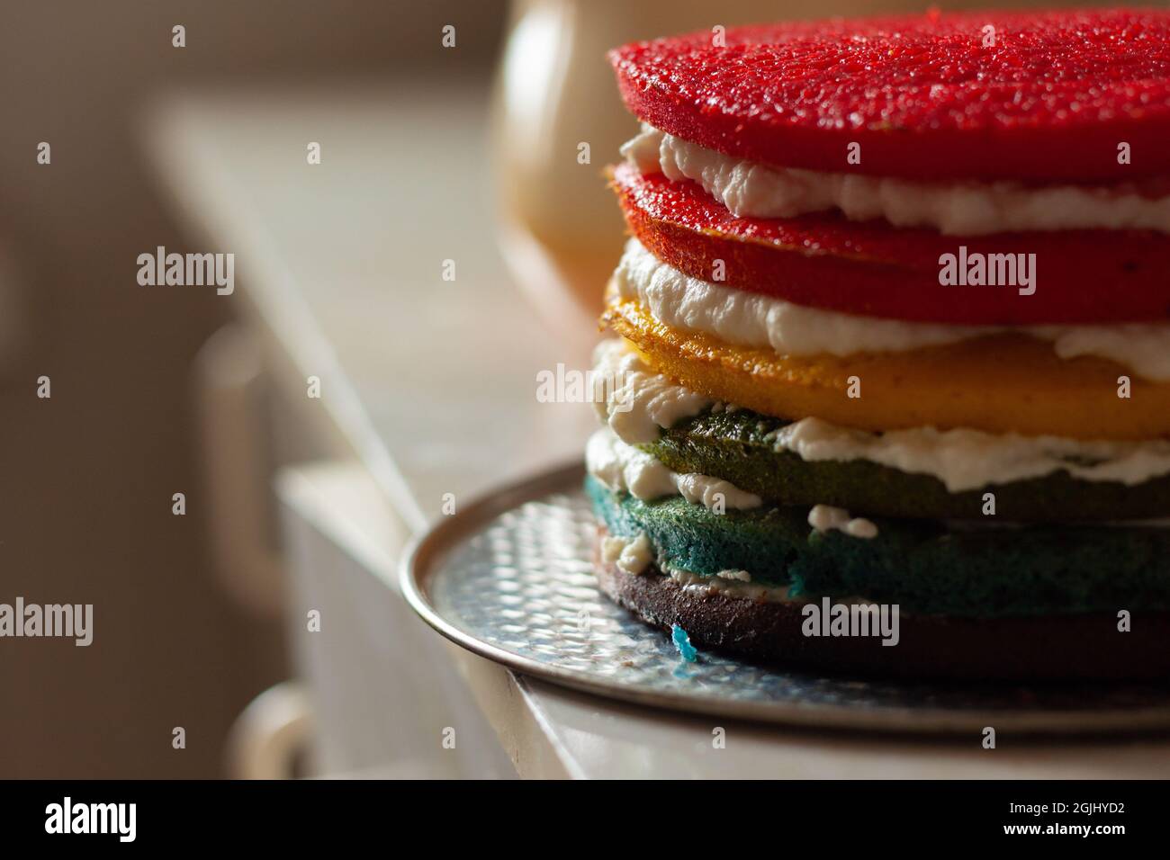 Coloring cake hi-res stock photography and images - Alamy