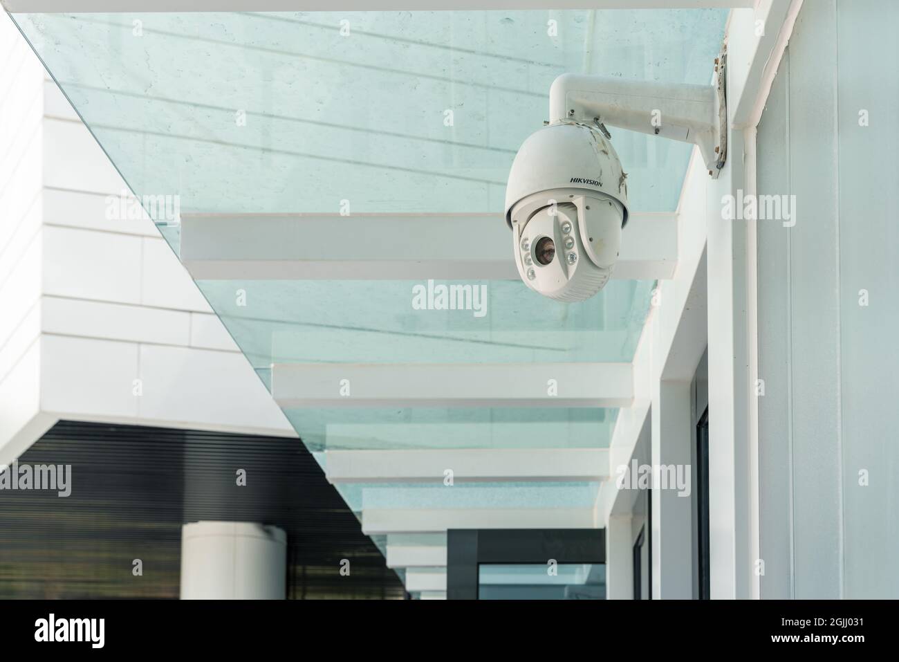 Fitting a cctv camera hi-res stock photography and images - Alamy