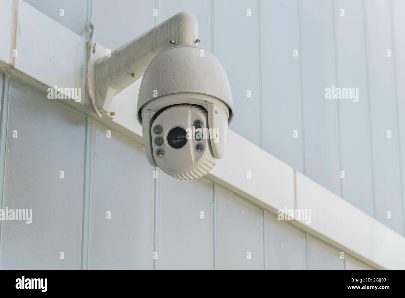 Fitting a cctv camera hi-res stock photography and images - Alamy