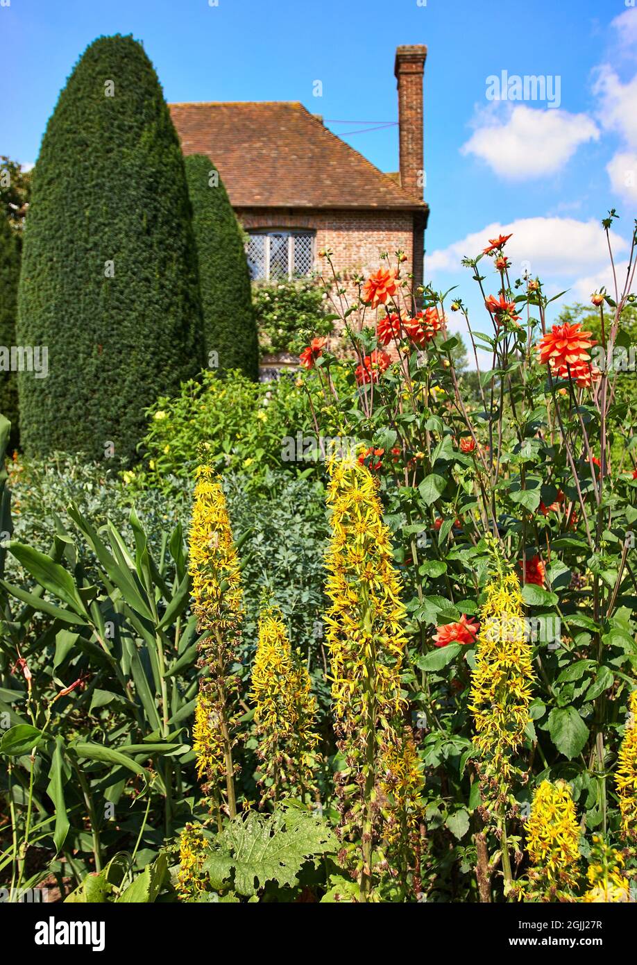 South Cottage garden created by Vita Sackville West and Harold ...
