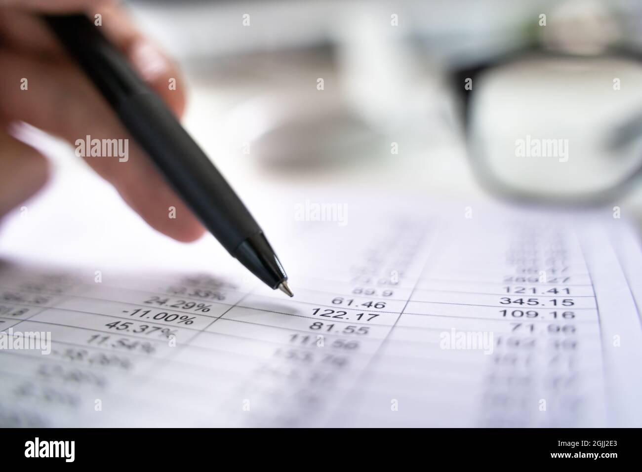 Accounting paperwork hi-res stock photography and images - Alamy