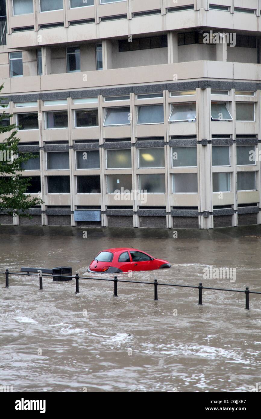 Office floods uk hi-res stock photography and images - Alamy