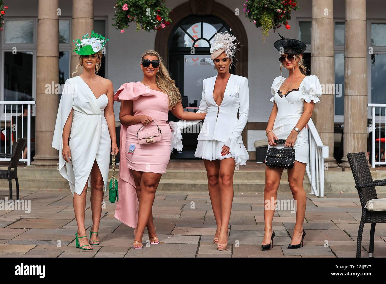 Doncaster cup day 2021 hi-res stock photography and images - Alamy