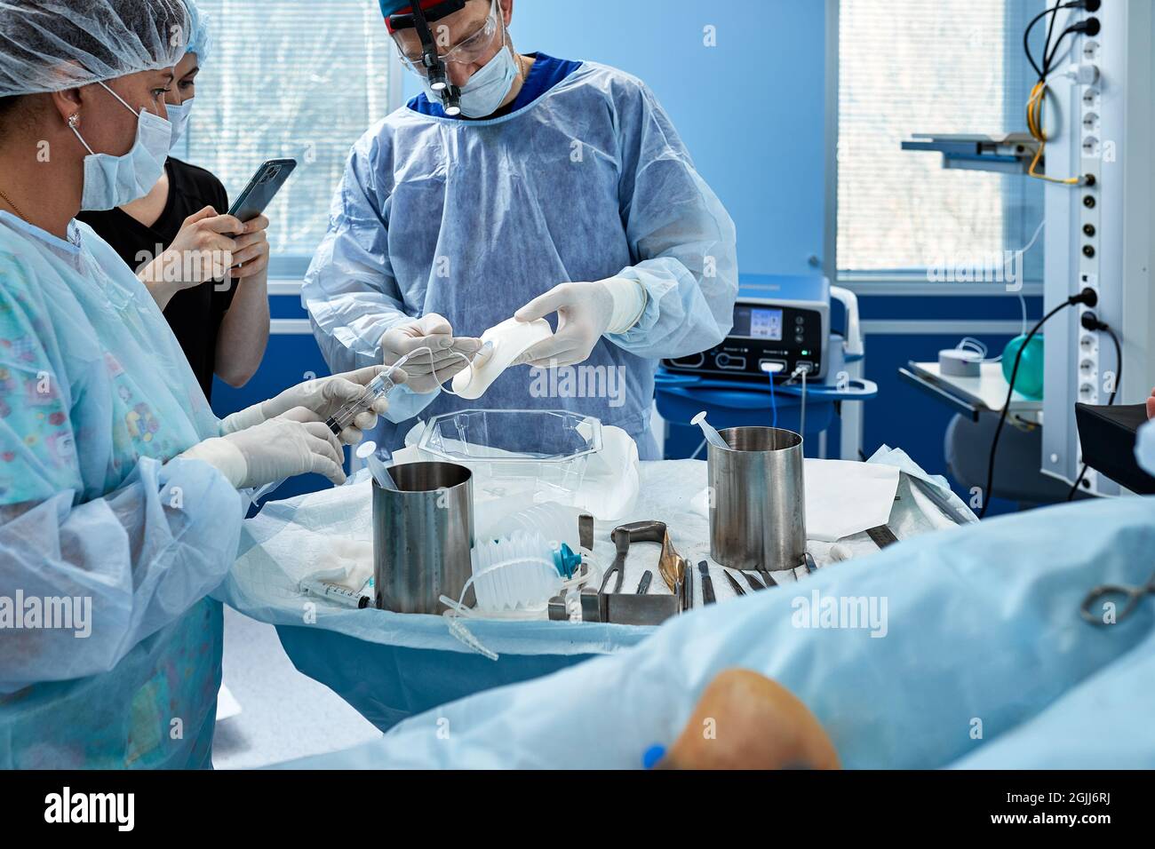The medical team performs the operation - a series of images related to ...