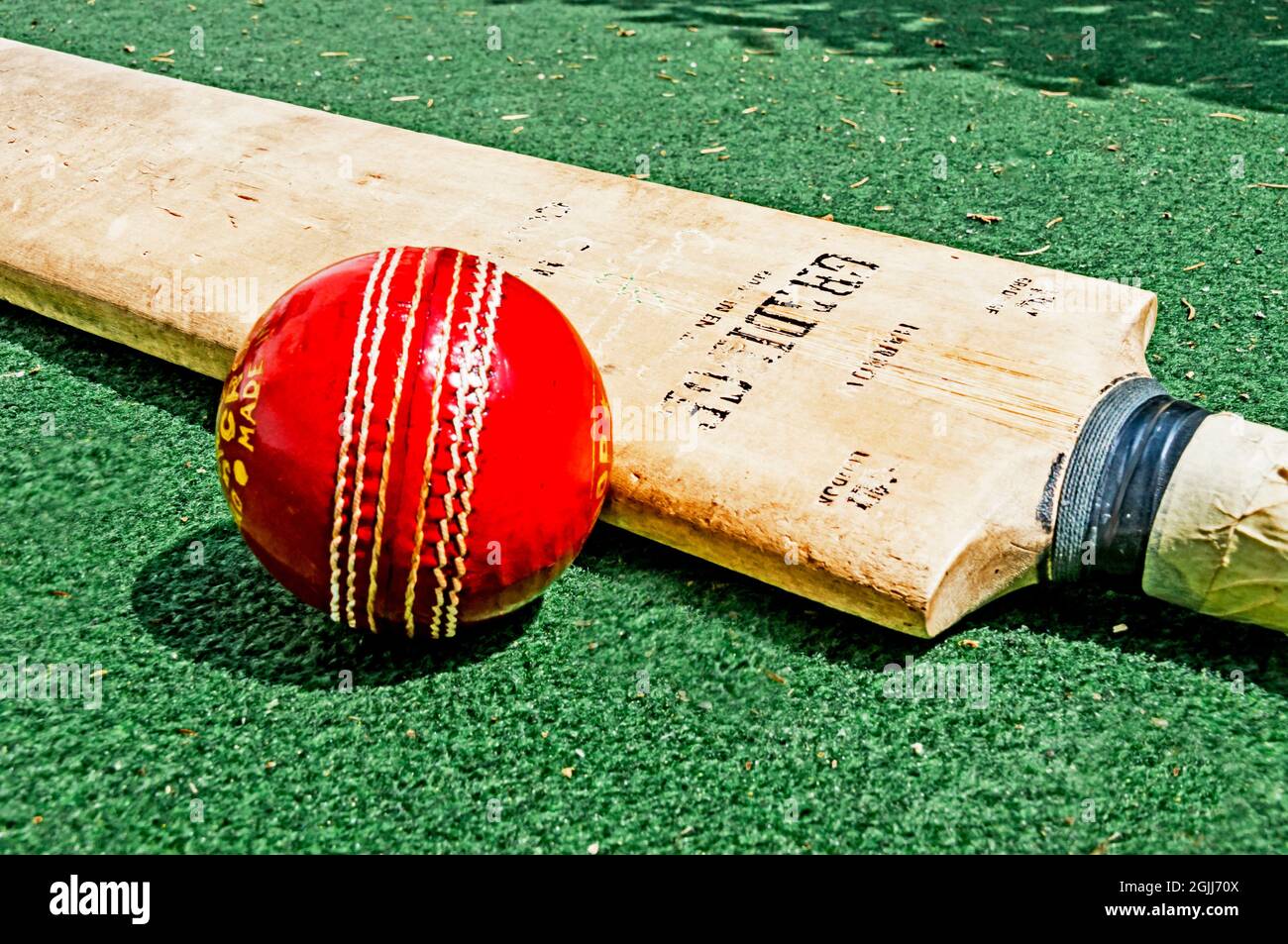 Cricket bat and ball hi-res stock photography and images - Alamy