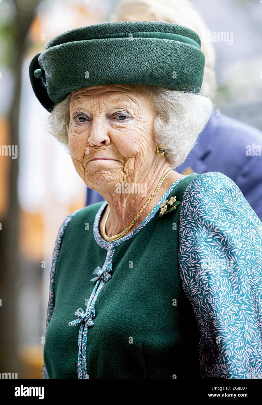 Princess Beatrix unveils the Peace and Reconciliation stained glass ...