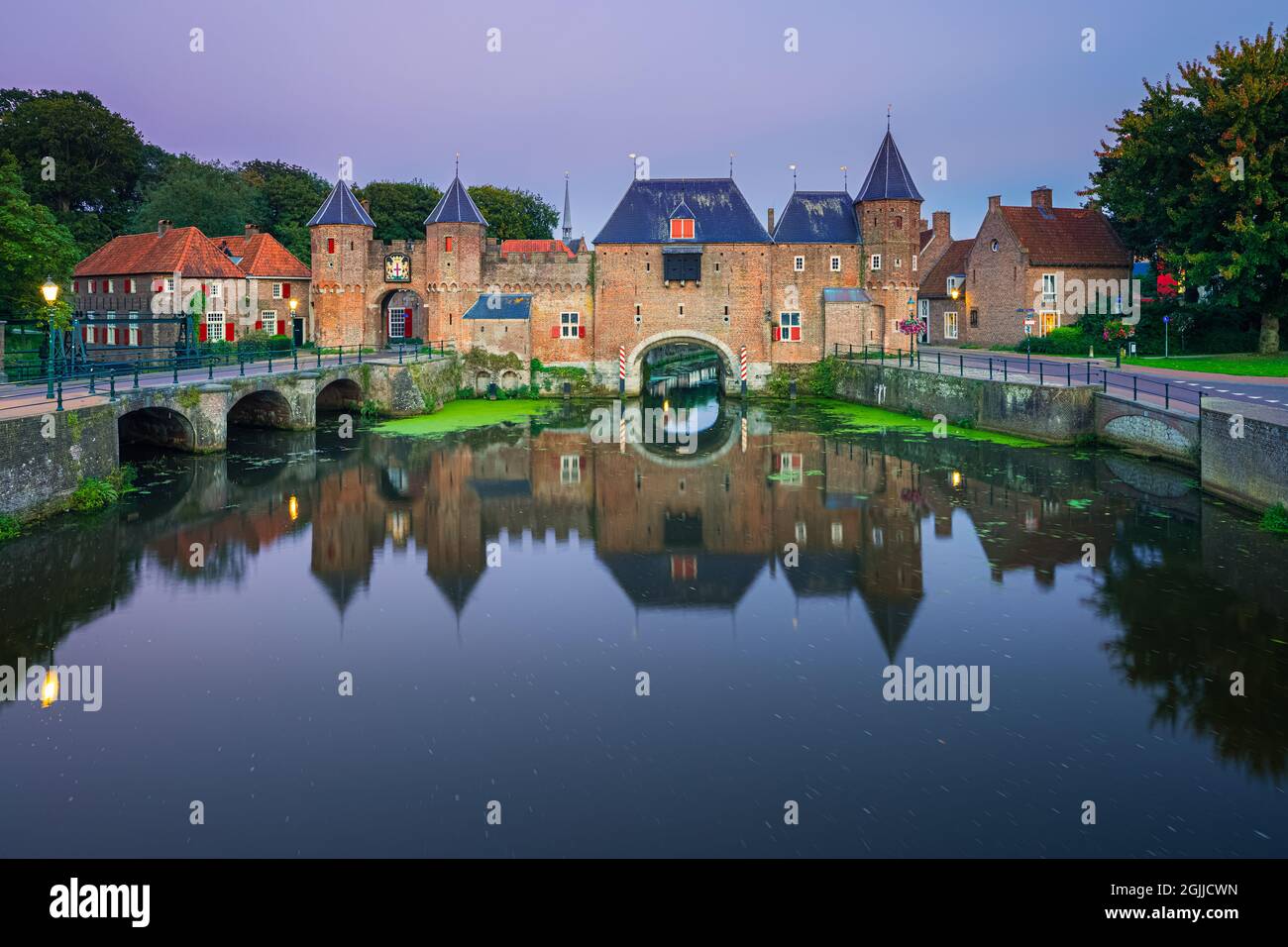 Medieval gate hi-res stock photography and images - Alamy