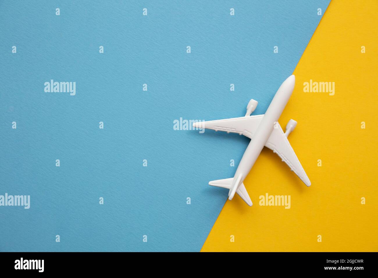 Bright yellow passenger plane hi-res stock photography and images - Alamy