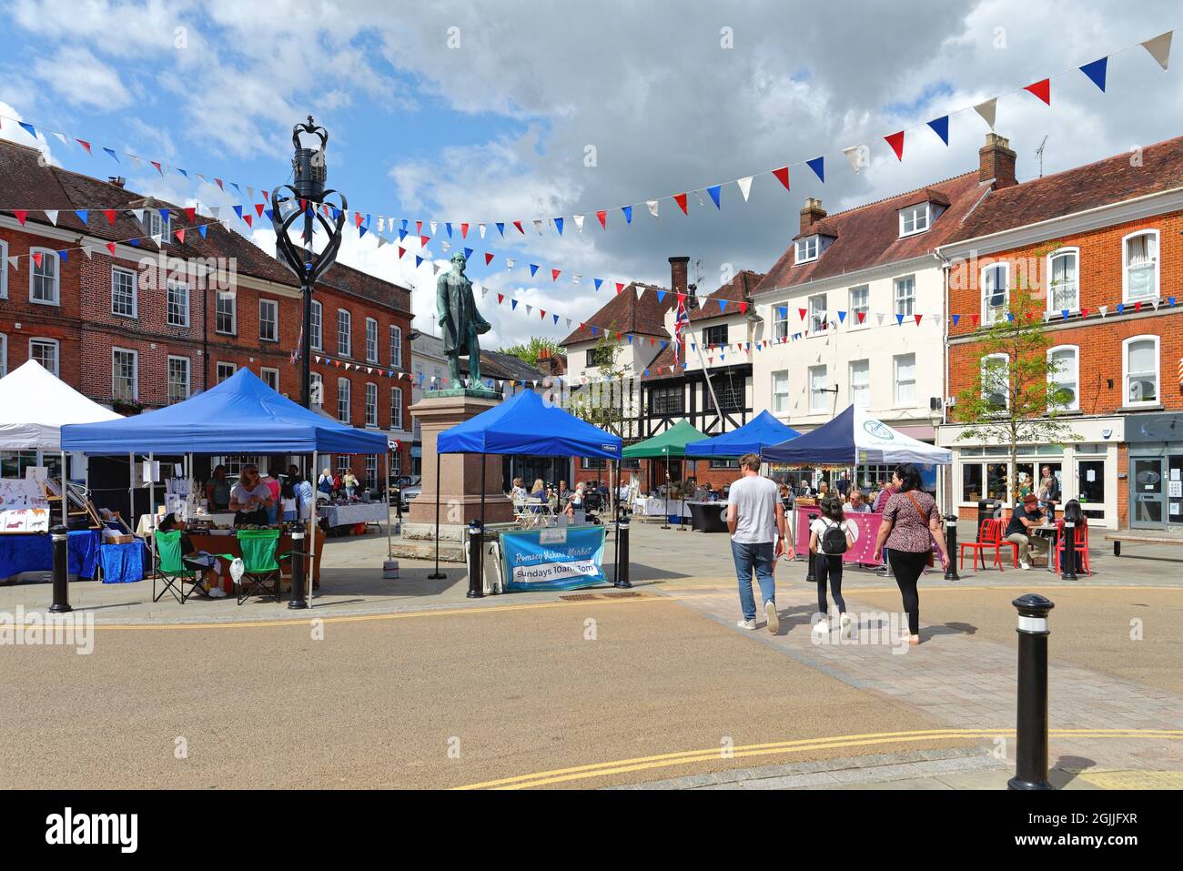The market square in the historic town of Romsey on a sunny summers day ...