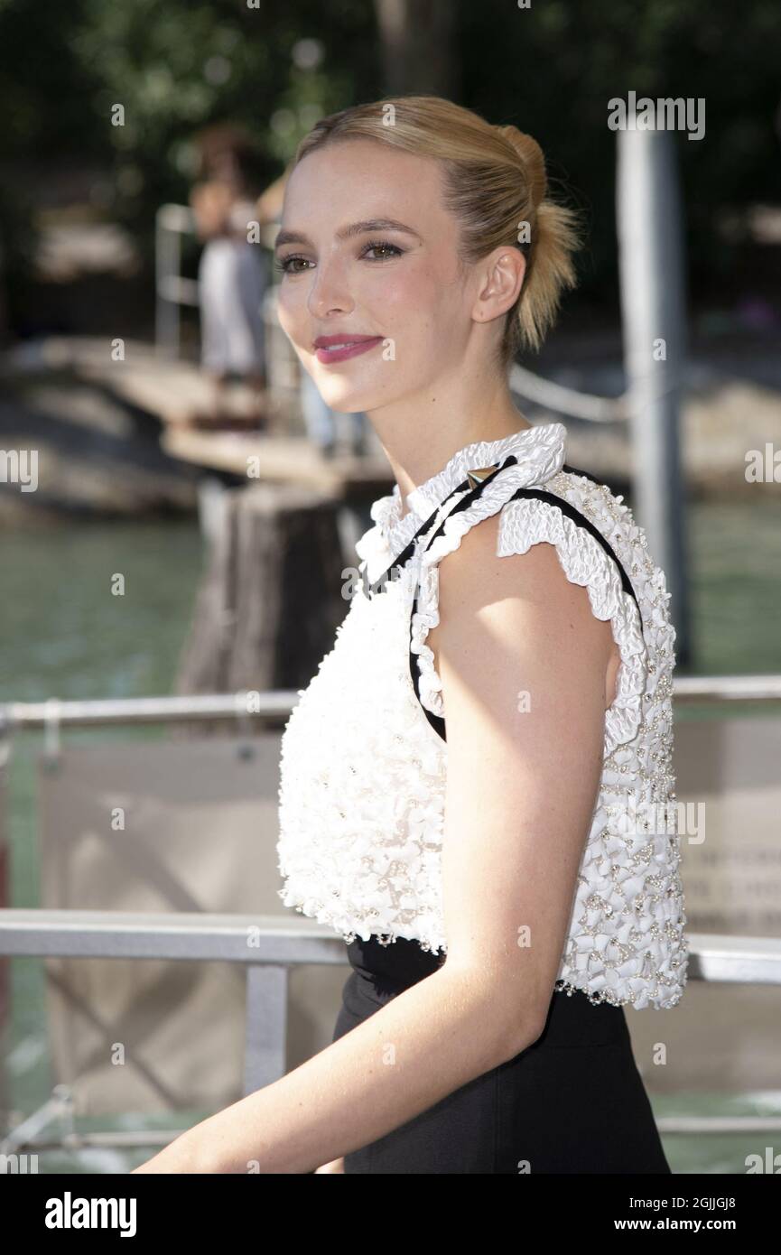 Jodie comer 2021 hi-res stock photography and images - Alamy
