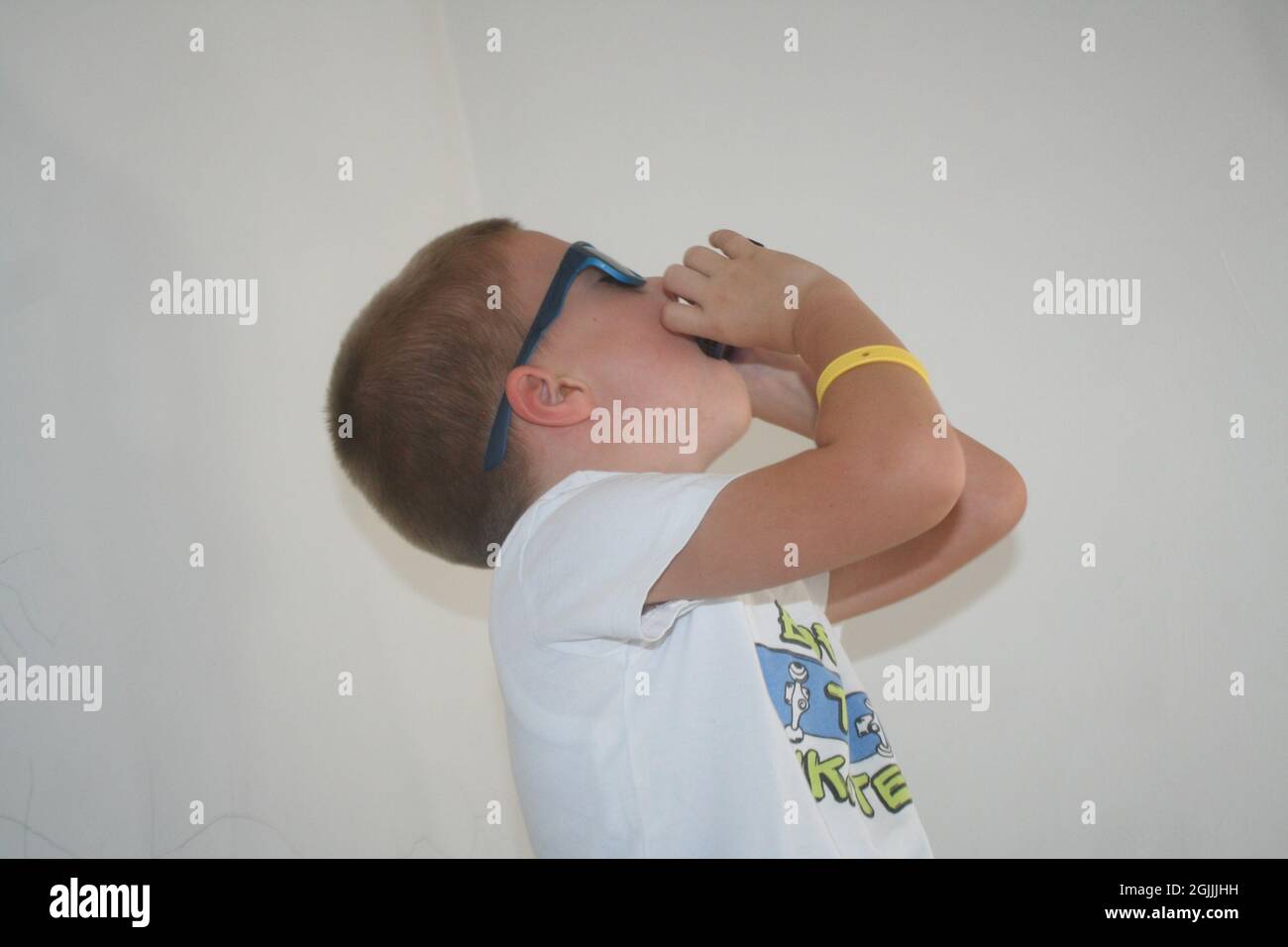 Little boy artist hi-res stock photography and images - Alamy