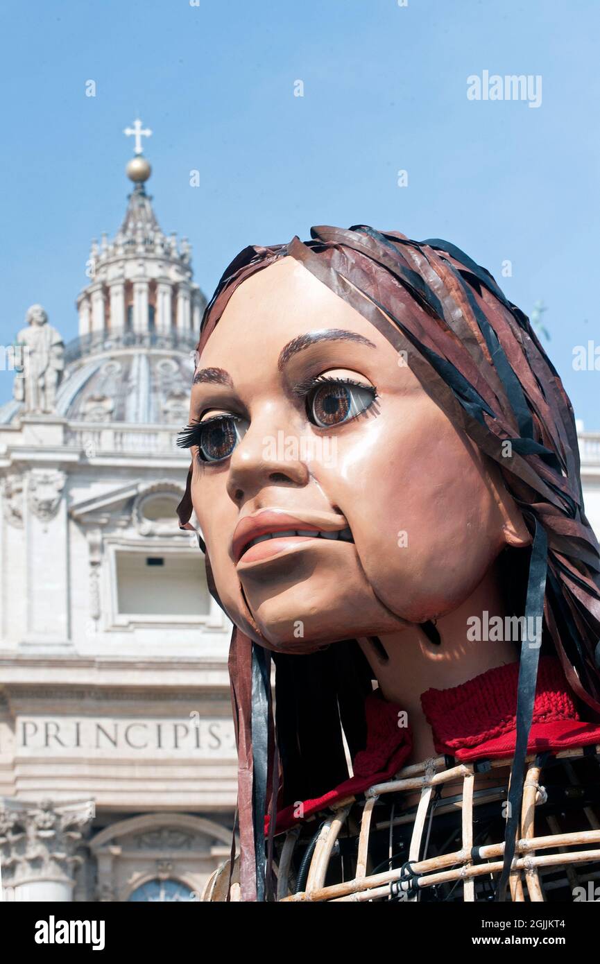 Amal with children hi-res stock photography and images - Alamy