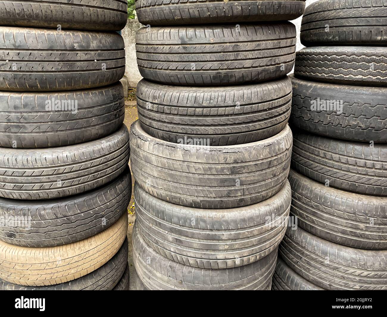 Used worn out tyres stacked one on top of each other Stock Photo - Alamy