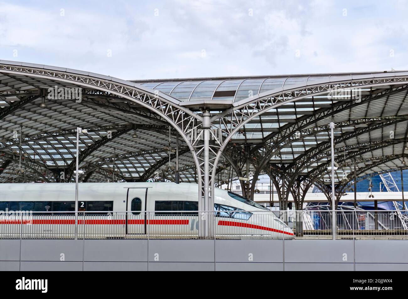Cologne germany train station hi-res stock photography and images - Alamy