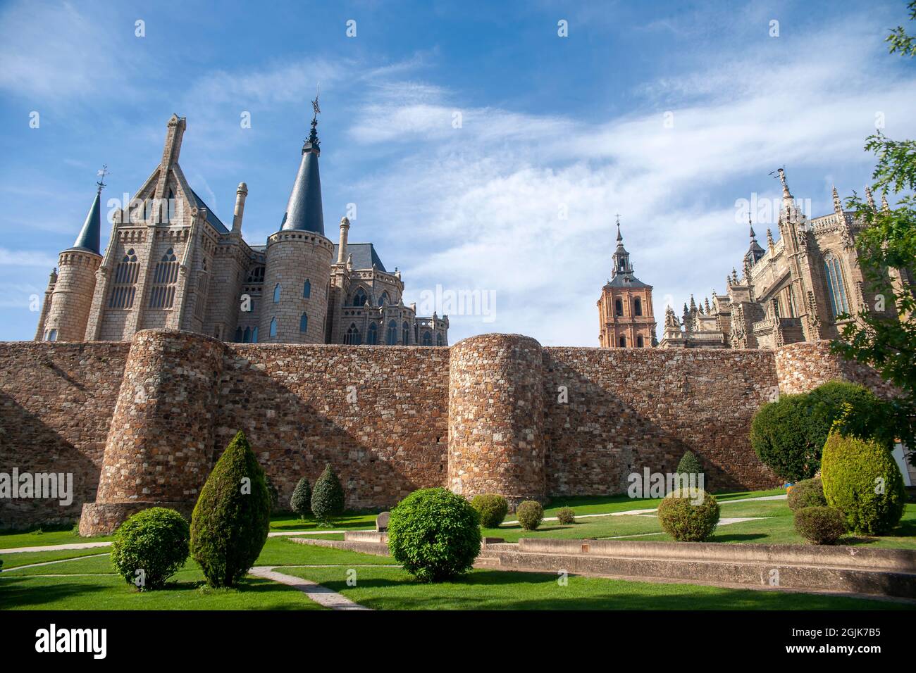 ancient Roman city wall of Astorga, Spain Stock Photo - Alamy