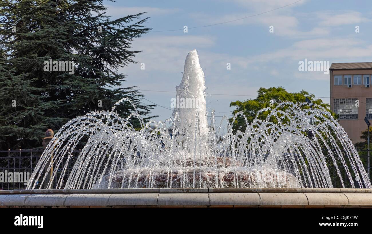 Round water fountain hi-res stock photography and images - Alamy