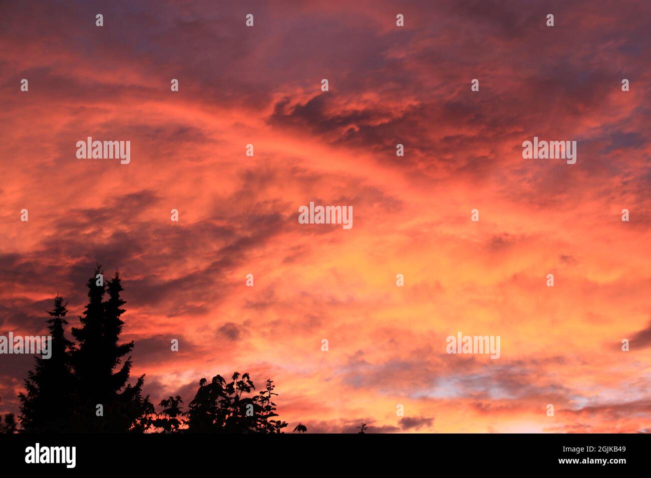 Red cloudy sky hi-res stock photography and images - Alamy