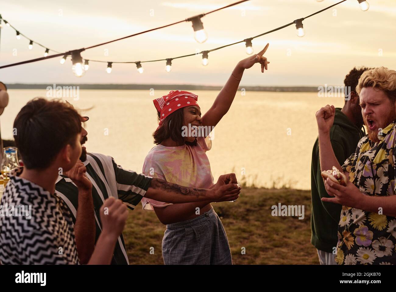 Group of people dancing outdoors hi-res stock photography and images ...