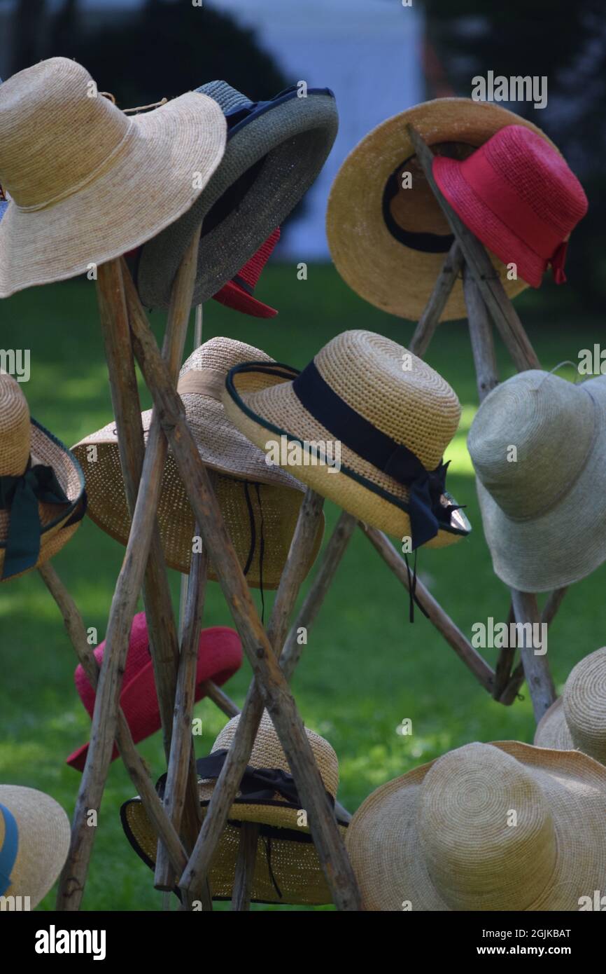 Sales booth with different Straw hats Stock Photo - Alamy