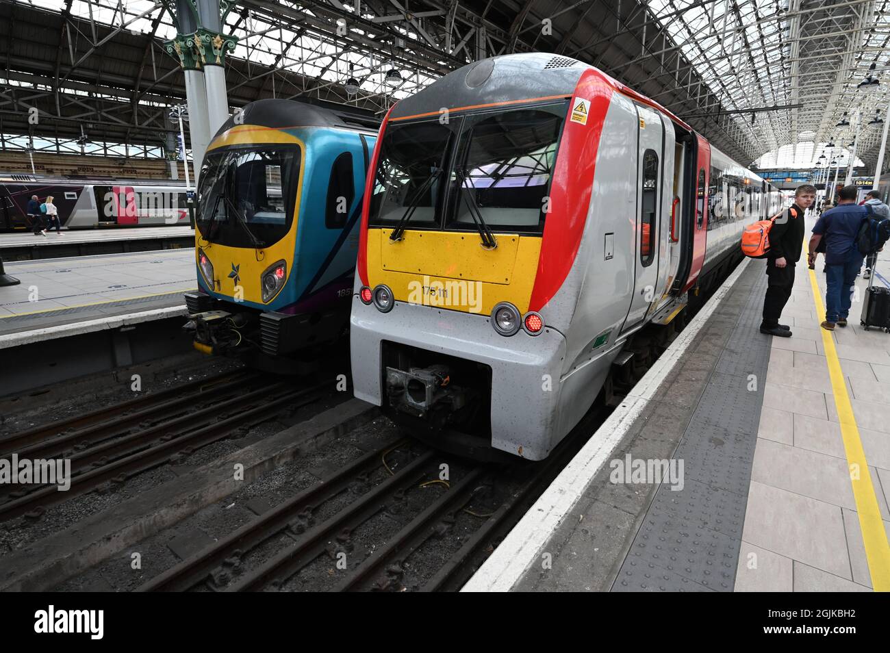 Passenger train inside Manchester Piccadilly station Stock Photo - Alamy