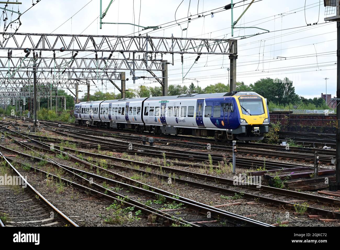 A passenger train arriving at Manchester Piccadilly Stock Photo - Alamy