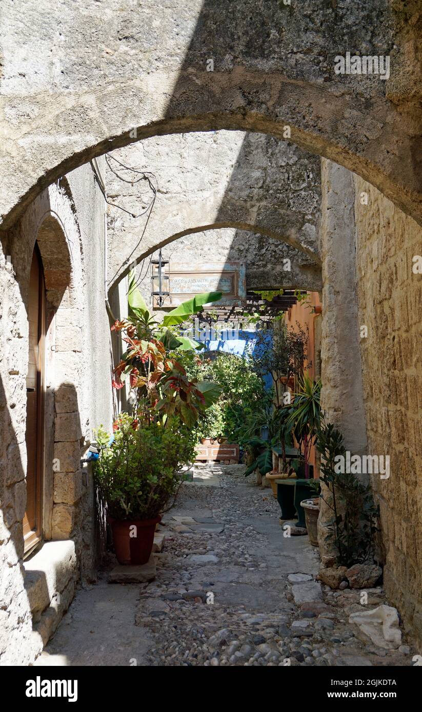 small alleys in the oldtown of rhodes in greece Stock Photo - Alamy