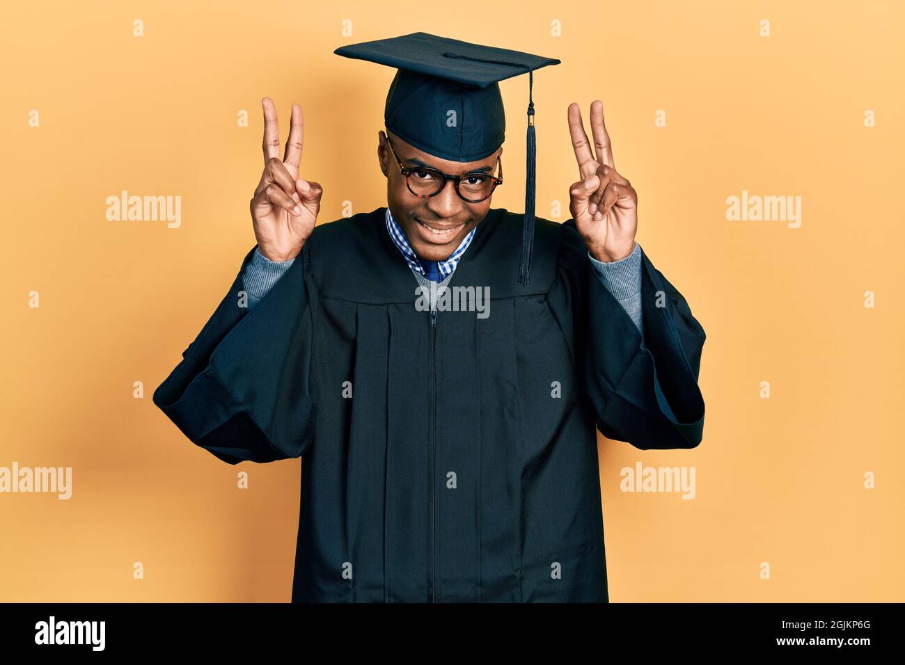 Funny graduation young man hi-res stock photography and images - Alamy