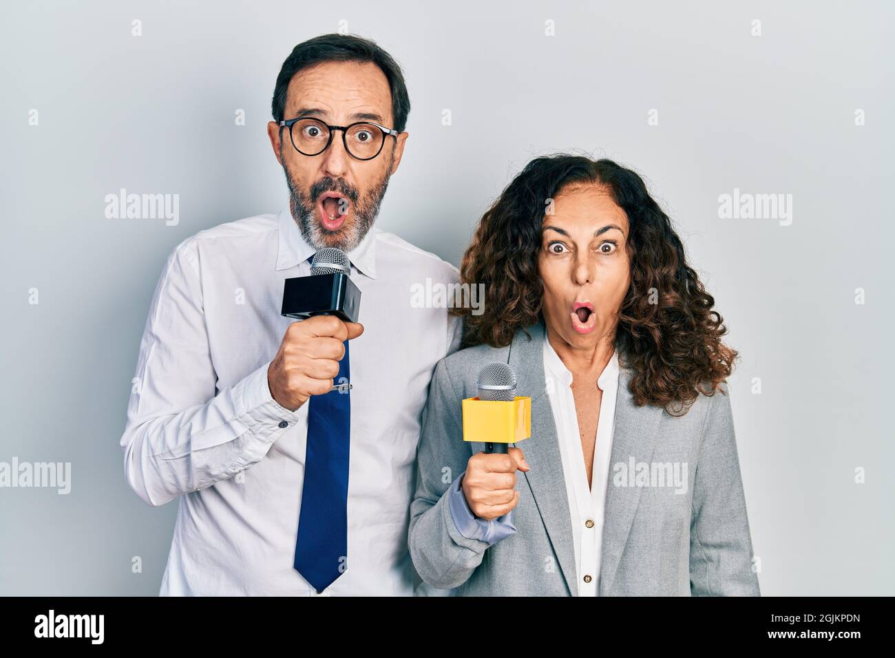Reporter interview couple hi-res stock photography and images - Alamy