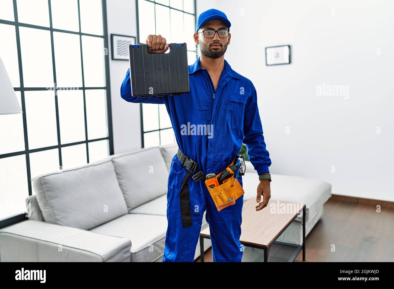Indian repair man with box hi-res stock photography and images - Alamy