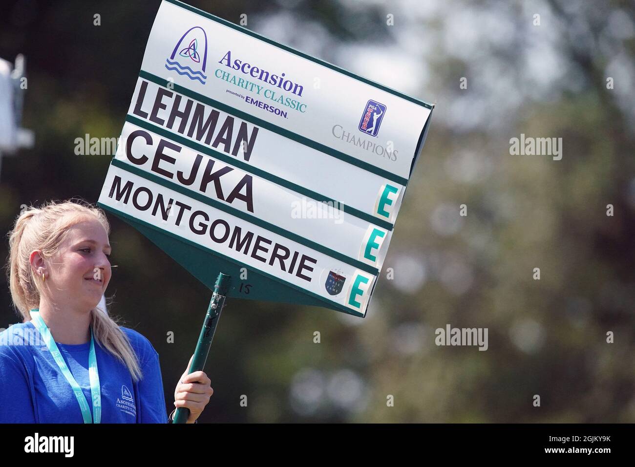 St. Louis, USA. 10th Sep, 2021. Kacy Spratt carries the scoreboard from ...