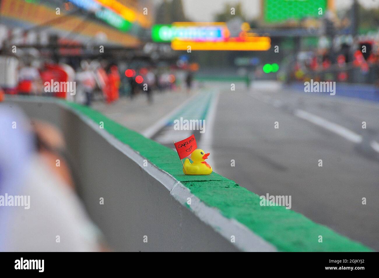 Formula 1 rubber duck hi-res stock photography and images - Alamy