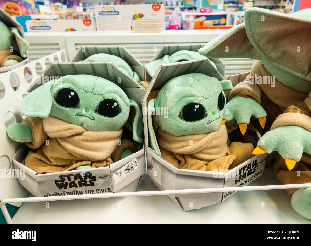 Star Wars Yoda dolls in toy store Stock Photo - Alamy