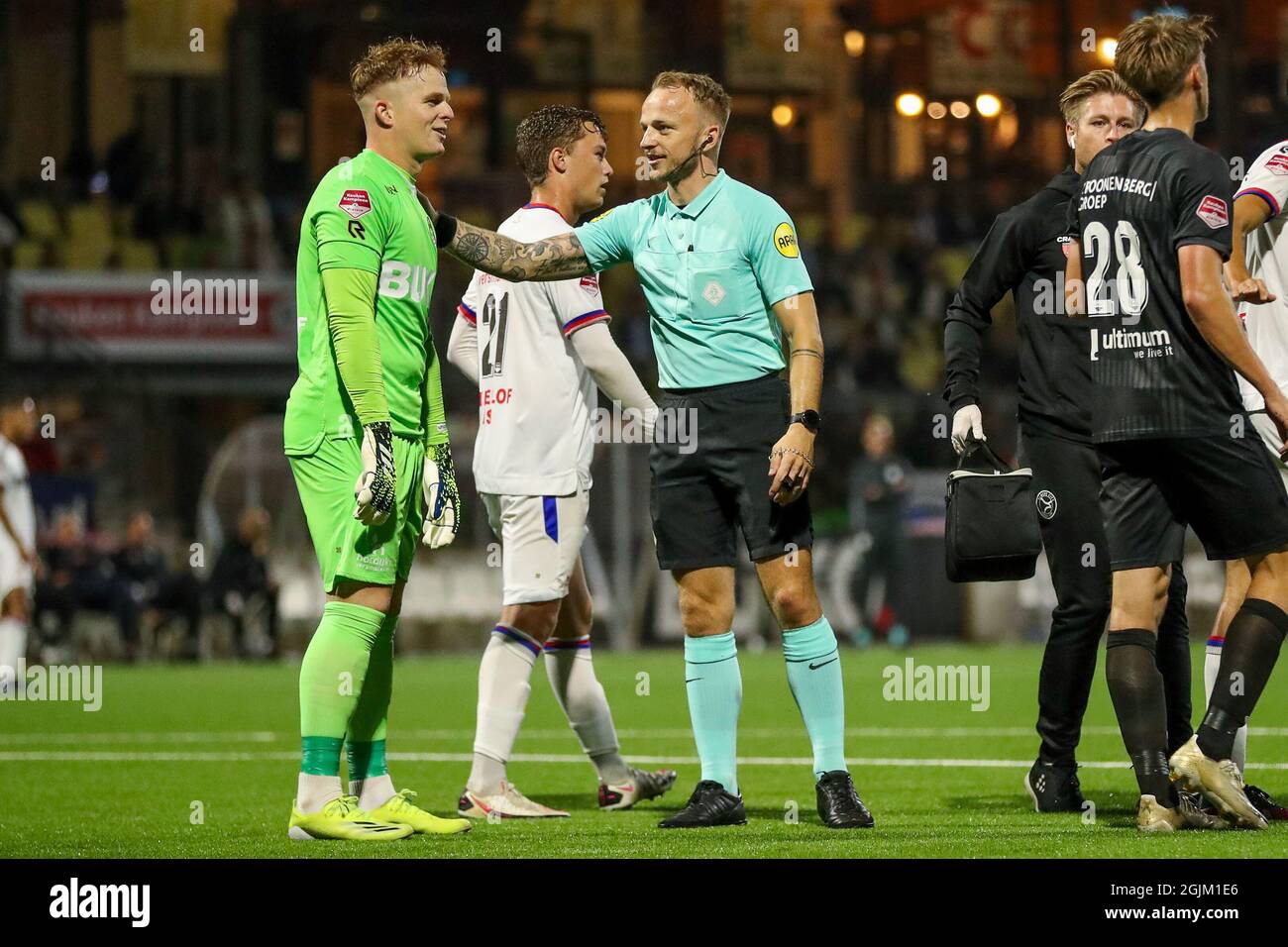 VELSEN-ZUID, NETHERLANDS - SEPTEMBER 10: goalkeeper Ronald Koeman jr of ...