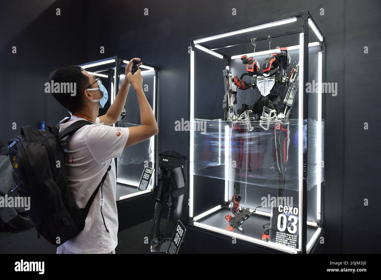 Exoskeleton robot hi-res stock photography and images - Alamy